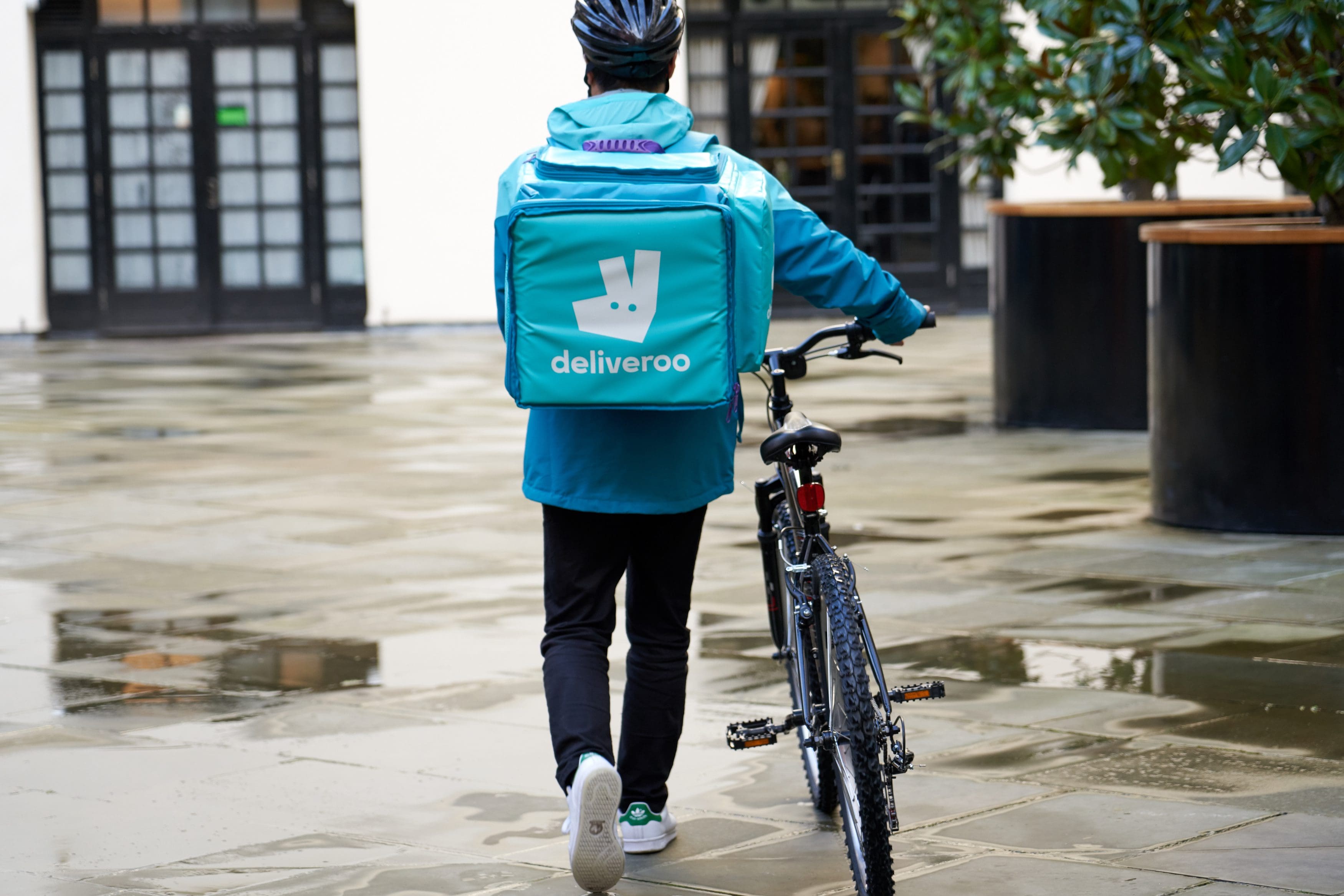 Deliveroo GTV reaches £1.7bn in Q3 | Hospitality Week